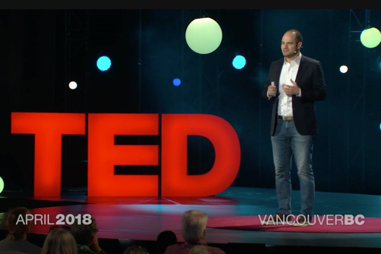 Flow, by Plume Labs: The first smart air quality tracker